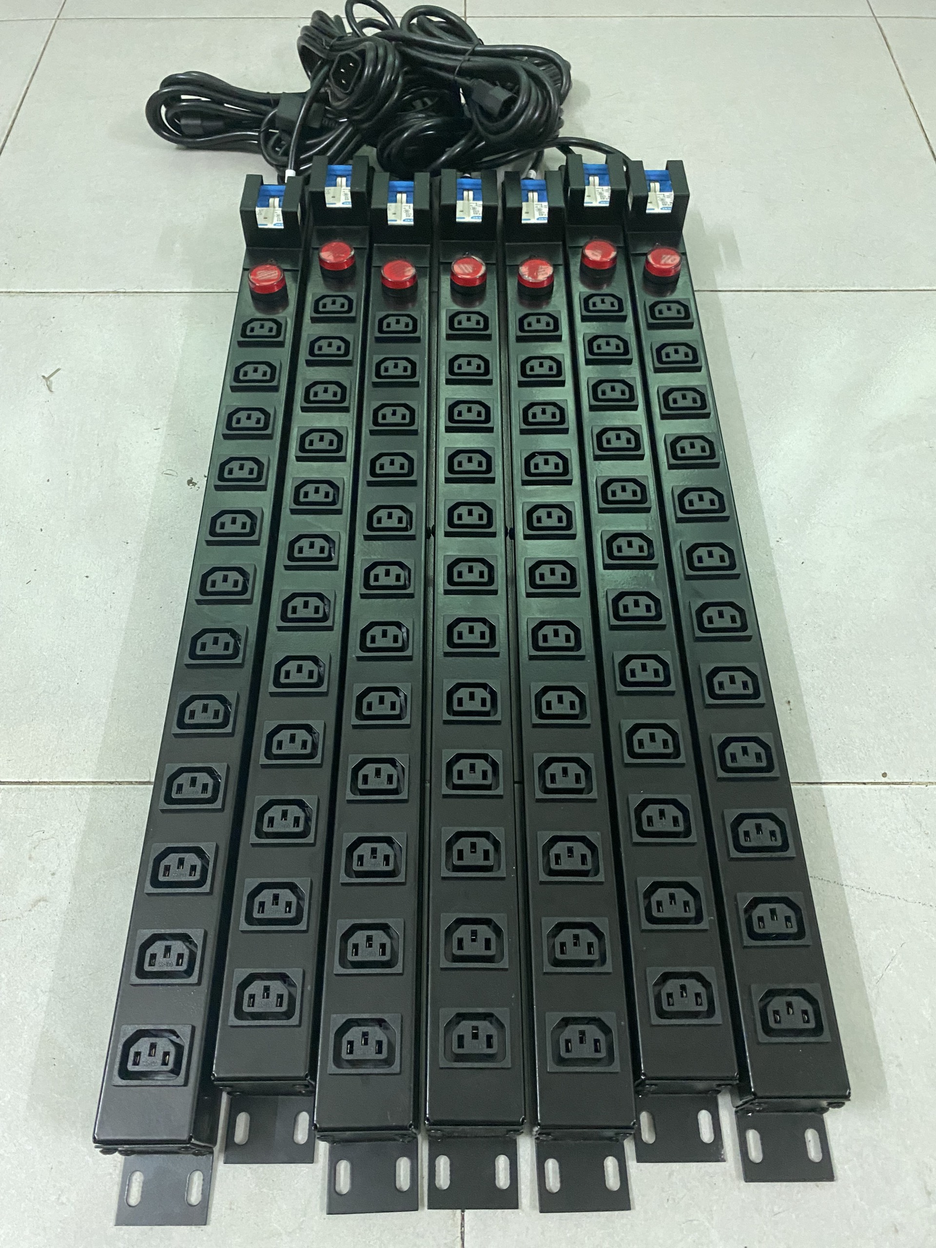 PHÂN PHỐI CHÍNH HÃNG CÁC LOẠI THANH NGUỒN RACK PDU 6-8-10-12-14-16-20 ...